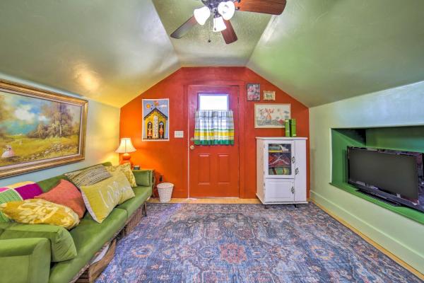 Colorful Sugar City Apartment About 4 Mi To Byu! - Idaho