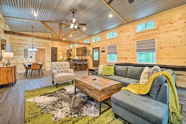Stylish Cabin By Beavers Bend Hot Tub And Fire Pit - Oklahoma