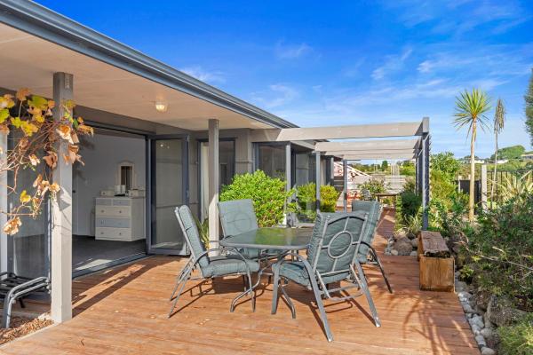 Ruakaka River Retreat - Ruakaka Holiday Home - Ruakākā