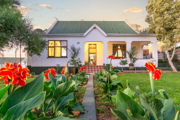 Selfcater- 5-bedroom Villa - Garden - Oudtshoorn