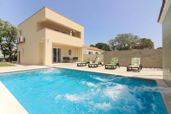 Villa Sunshine With Private Hydromassage Pool Near The Beach - Peroj