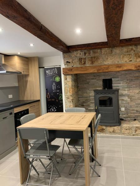 Maison Individuelle à Chanac 2 Chambres 1 Canapé Lit Wifi Gratuit - Lozère