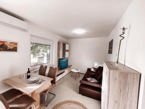 Riad Apartments - Črni Kal