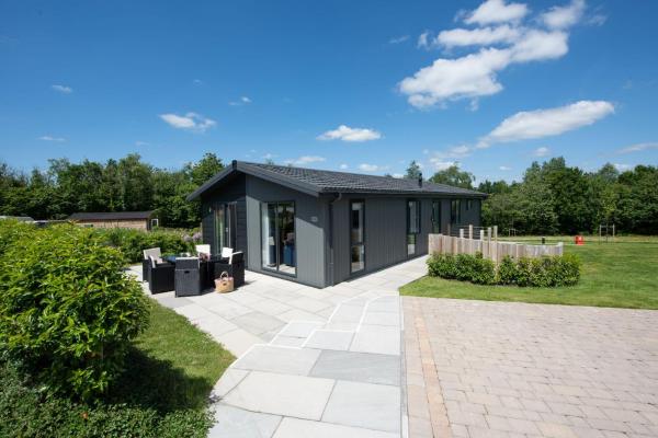 Buttercup Lodge - Relaxing Hot Tub And Parking - Roadford Lake