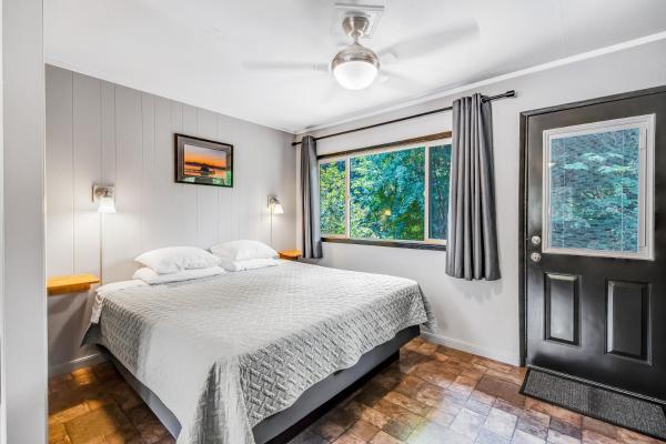 Mount Constance, Room 10 At Mount Walker Inn - Washington