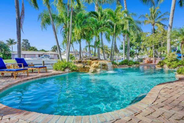 Waterfront Pool Dream Vacation - Pompano Beach, FL