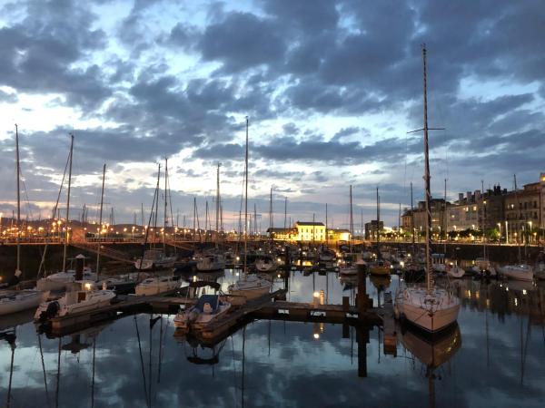 Alojamientos Muelle De Gijón - Gijón