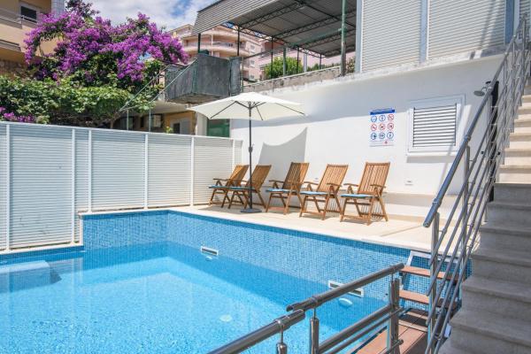 A1-apt W Shared Pool & Balcony Next To The Beach - Okrug Gornji