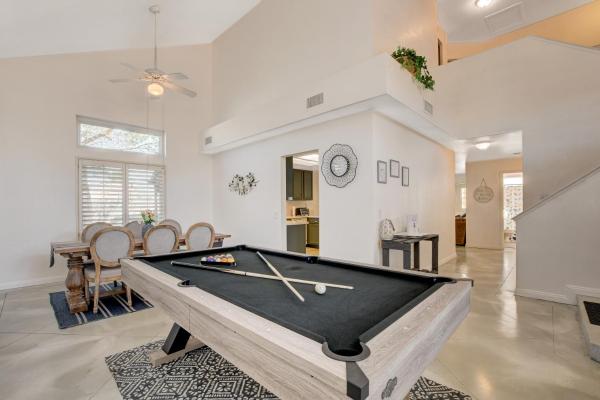 10 Min To Strip! Bright & Cozy Home W/ Pool Table - Henderson, NV
