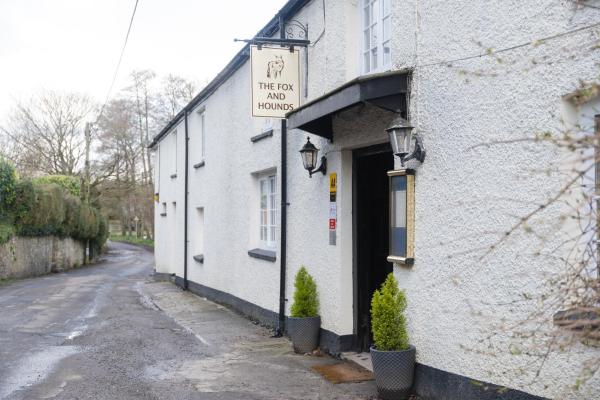 Fox And Hounds Llancarfan - Barry