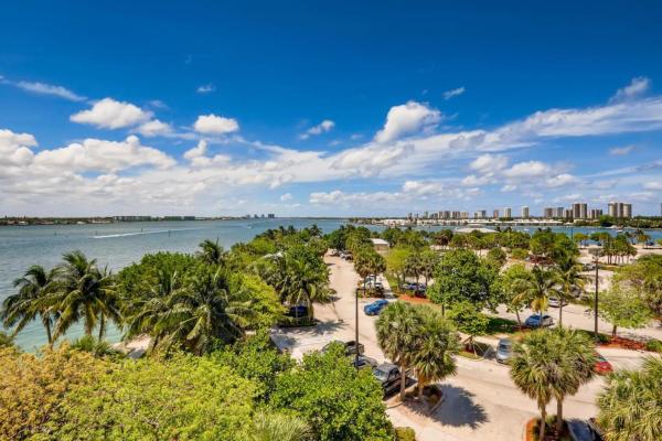 Traveler's Paradise- East By The Beach #1 - Riviera Beach, FL