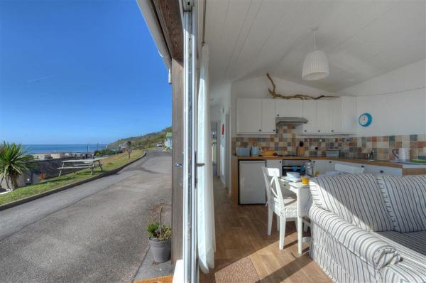 The Beach Hut - Lyme Regis