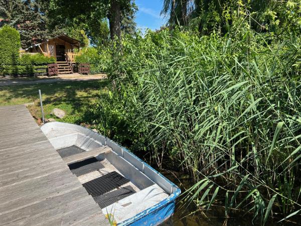 'Glamping' Angelzelt Am See Mit Steg Und Boot (Mecklenburger Seenplatte) - Germany
