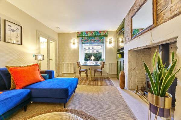 Cinnabar: Luxury, Couple's Nook In Historic Walls. - Berwick-upon-Tweed