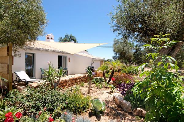 Holiday Home 'Casa Frango' With Mountain View, Shared Pool, Garden & Wi-fi - Algarve