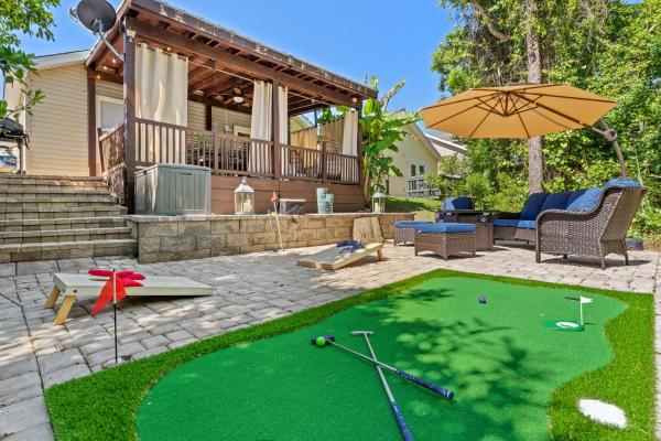 Beach Bliss Awaits! - Beach, Pools, Tiki-deck, Arcade, Putting Green, Family Fun! - Panama City Beach