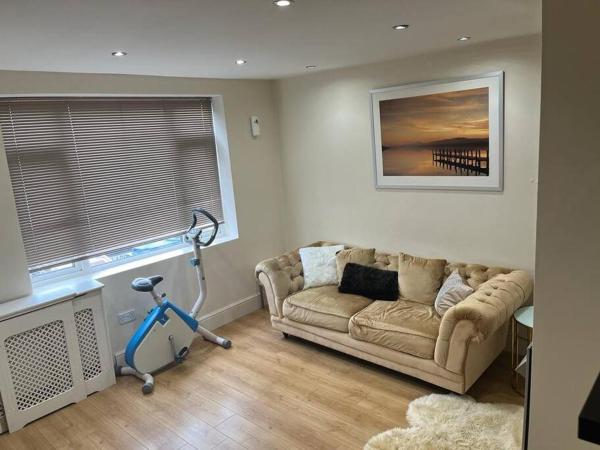 Fabulous 3 Bedroom House , Sleeps Up To 5-7 Guest. - Dartford