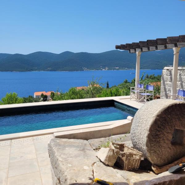 Green Marble Pool Cottage 3 Br In 2 Adjoining Stone Buildings On A 2 Acre Private Land - Korčula