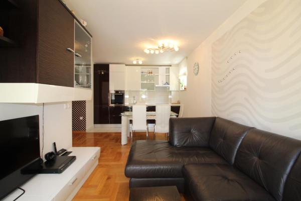 Macadamia Apartment With Garage Parking - Podstrana