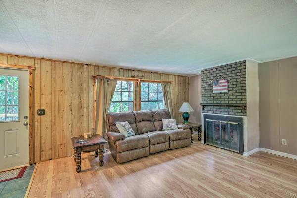 Suwannee Riverfront Home Grill, Near Springs - Branford, FL