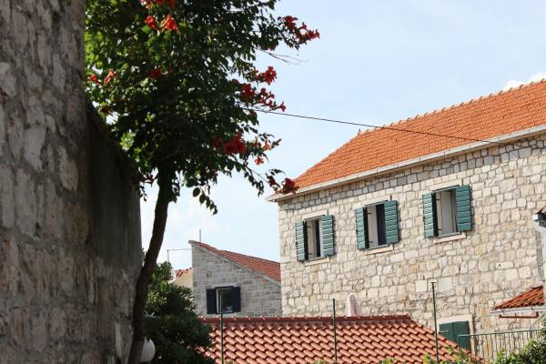 Apartments Ruza Vjetrova - Postira