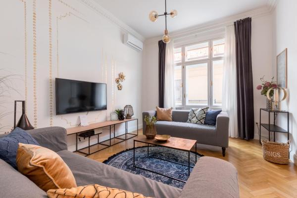 Style & Harmony In The Absolute Center Of Budapest - Budapest