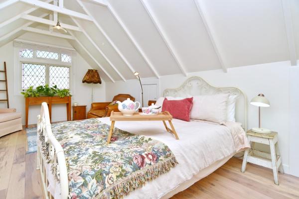 Louisa Chandler - Christchurch Holiday Homes - Lyttelton