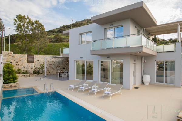 Eurycleia Luxurious Villa With Private Pool - Крит