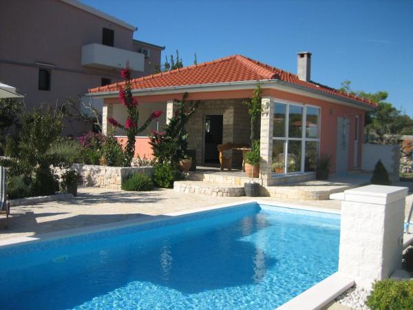 Apartments Sinisa - Sevid