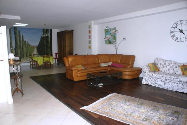 Spacieuse Maison De Village Climatisée Avec Jardin Patio - Bessan