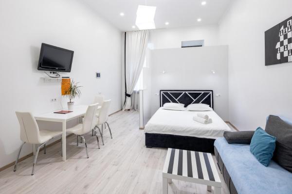 Bv Apartments Black And White - Lviv