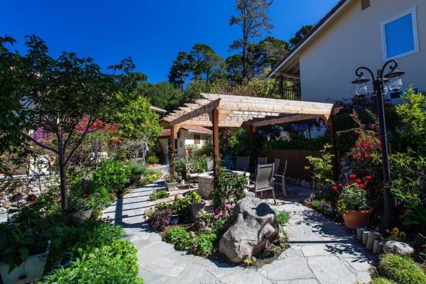 The Vendange Carmel Inn & Suites - Monterey, CA