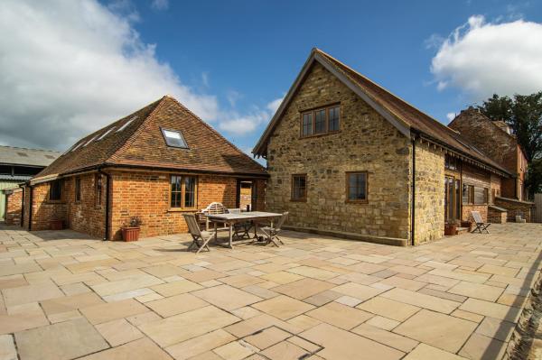 Parkfields Barns Self Catering Accommodation - Warwickshire