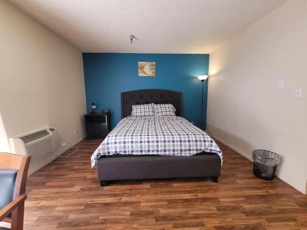 (A05) Beverly Hills Hotel Style Unit - West Hollywood, CA
