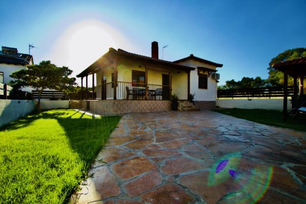 Enalio Beach House - 할키디키