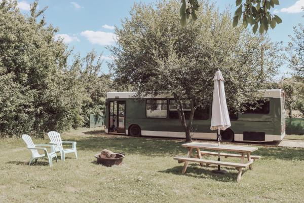 Relaxing Retreat For 2 On Beautiful Converted Bus - Mayenne