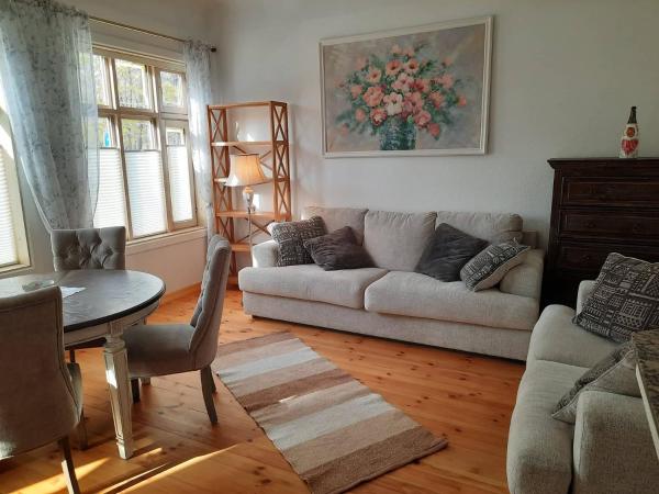 Armas Siseõuega Kesklinnakorter, Esplanaadi Tn. - Estonie