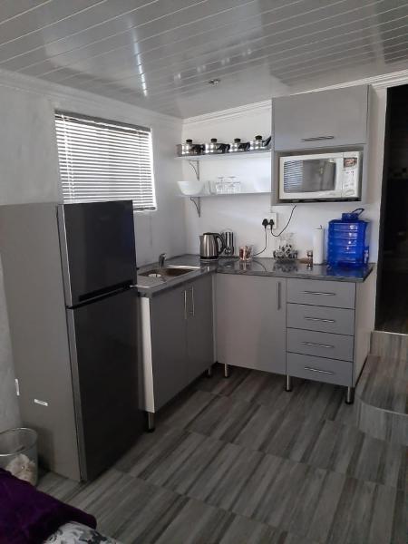 Ariah's Guesthouse And Self Catering - East London
