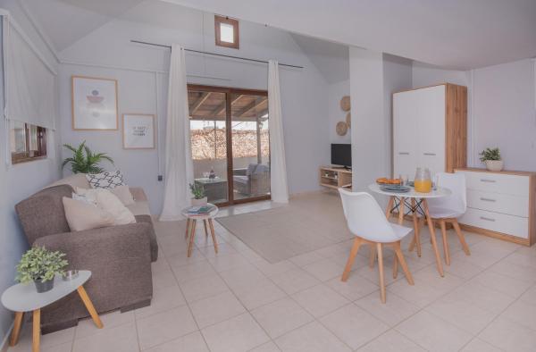 Cozy Loft With Private Terrace - Aéroport de Rhodes (RHO)