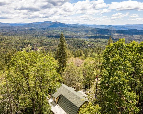 Eagle View Mountain Retreat With Stunning Views, Hot Tub, Decks, 1 Acre - Sonora, CA