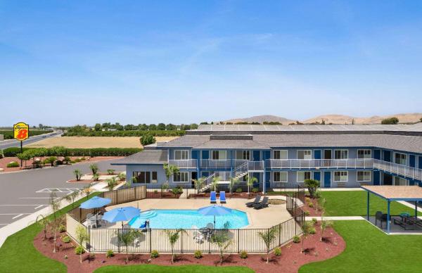Super 8 By Wyndham Lindsay Olive Tree - Exeter, CA