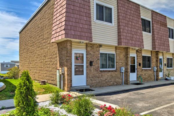 Deck With Canal Access Ocean City Townhome - Fenwick Island, DE