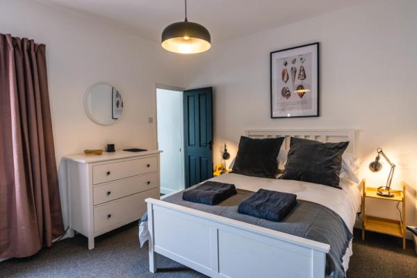 Newly Refurbished Modern Stylish 2 Bedroom Cottage - Lowestoft
