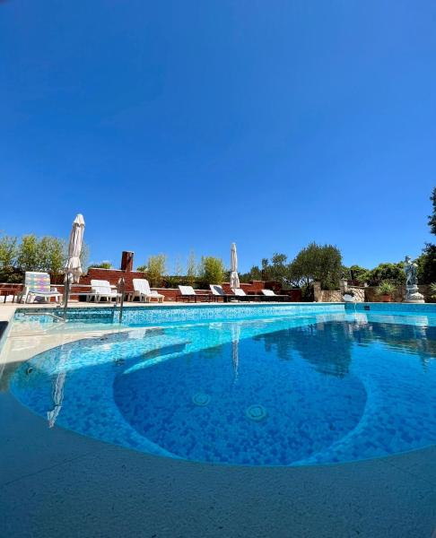 Apartment With Swimming Pool - Jelsa