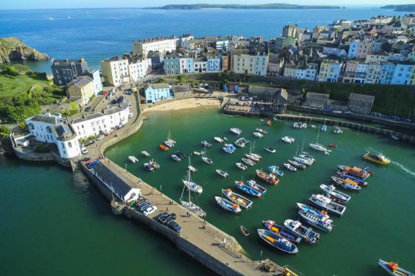 Four Seasons - 2 Bedroom Apartment - Tenby - Tenby