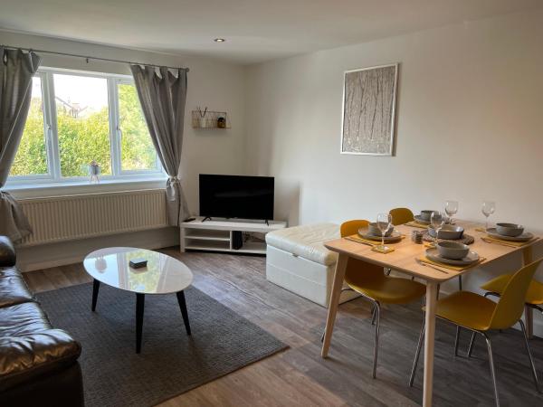 The Aldridge 2 Bedroom Apartment With Free Parking - Northamptonshire