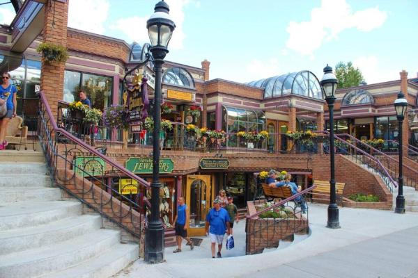Unbeatable Location In Downtown Breck - Mountain Retreat With Stunning Views & Onsite Pool Sh50 - Breckenridge, CO
