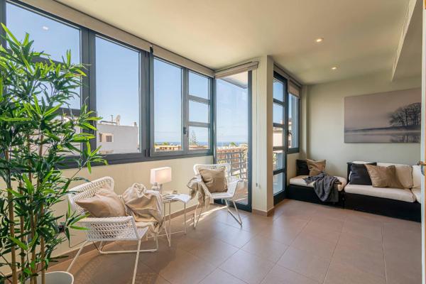 Luxury Holidays Suites, Playa De Los Cristianos - Tenerife