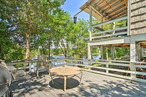 Waterfront Cottage In Fort Towson With 2 Decks! - Raymond Gary Lake, OK