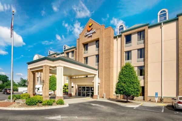 Comfort Inn Airport - Smith Mountain Lake, VA
